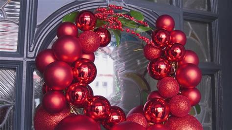 How To Make A Christmas Bauble Wreath Ideal Home Video Dailymotion