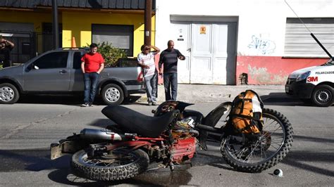 Un Motociclista Sufri Fracturas En Una Pierna