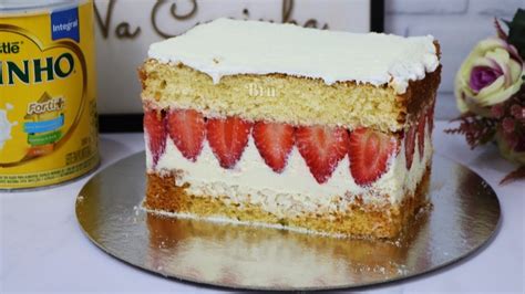 MINI BOLO DE LEITE NINHO TRUFADO MORANGOS ESTILO NAKED CAKE