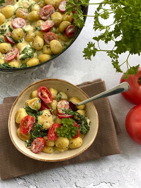 Gnocchi Ze Szpinakiem Pomidorkami I Mozzarell Przepis Na Fit Gnocchi