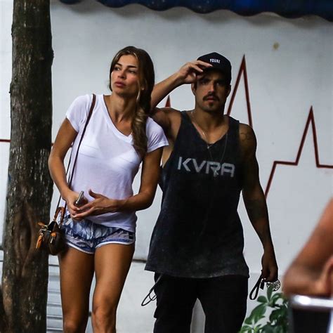 Caio Castro E Grazi Massafera Passeiam Juntos Pelo Rio Quem QUEM News