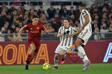 Juventus Roma le probabili formazioni dei quotidiani Dybala verso il sì