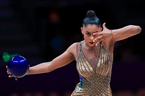 Bárbara Domingos faz história avança às finais no Mundial de Ginástica