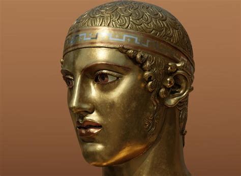 L Aurige De Delphes Une Grande Statue En Bronze Qui Livre Ses