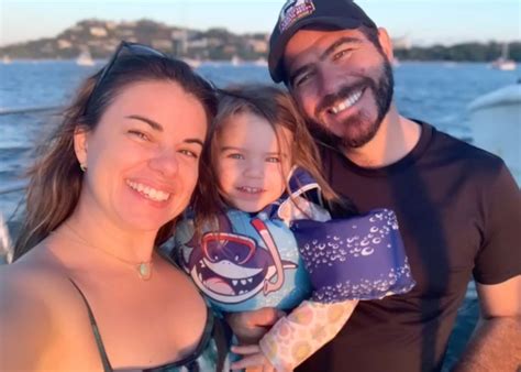 Mirianne Brûlé voyez sa virée en bateau dans un magnifique maillot azur
