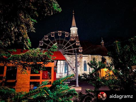 Târgul de Crăciun din Cluj Napoca prinde formă S a instalat bradul și