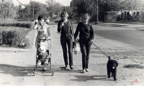 Moda na ulicach Radomia w latach 80 XX wieku Oto jak ubierały się