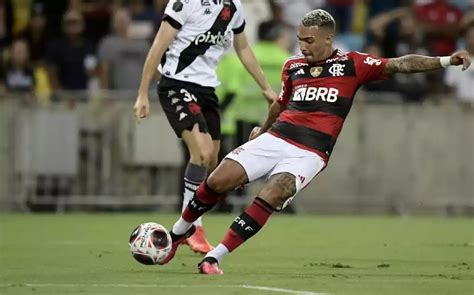 Corinthians faz proposta de empréstimo para Matheuzinho lateral direito
