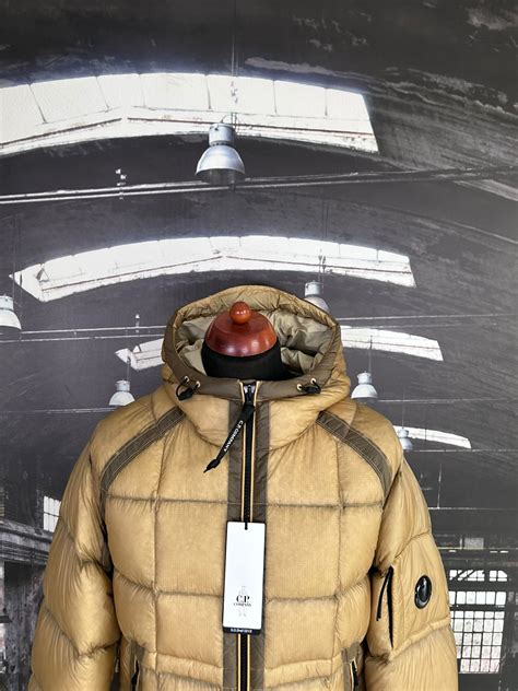 C P COMPANY D D SHELL HOODED DOWN LENS JACKET X Clothing