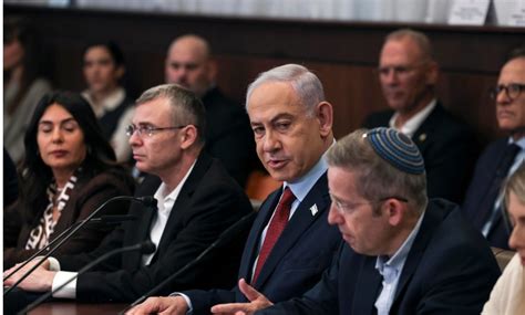 Netanyahu visita Gaza y promete intensificar la ofensiva israelí contra