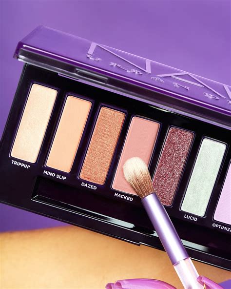 Urban Decay Naked Ultraviolet Eyeshadow Palette Parfumerija Douglas