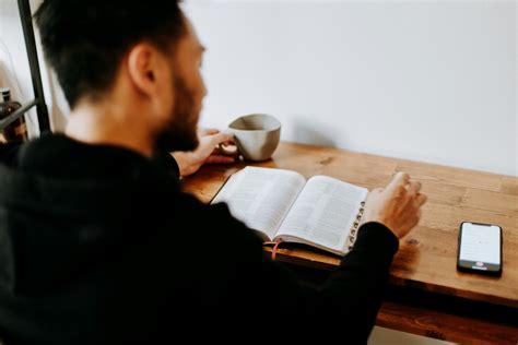 5 Melhores Aplicativos para Ler a Bíblia no Celular