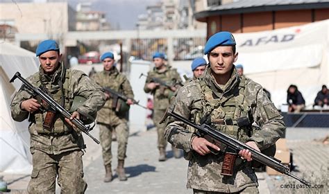 Mehmetçik deprem bölgesindeki emniyet ve asayiş faaliyetini sürdürüyor