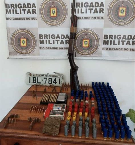 Brigada Militar apreende drogas munições e uma arma na Vila Argiles