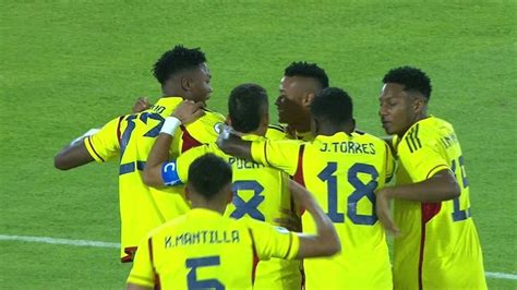 Colômbia vence o Equador e se mantém na briga pelo título do Sul