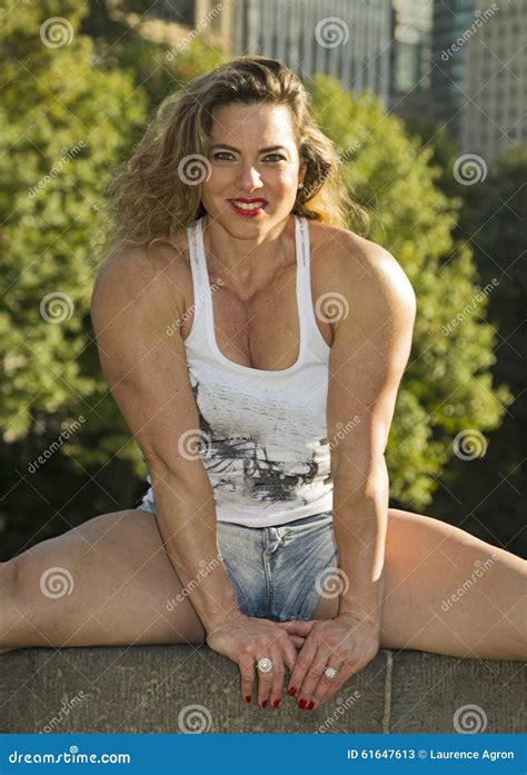 Athletic Dana Shemesh Autumn And Feminine Beauty In Central Park Stock