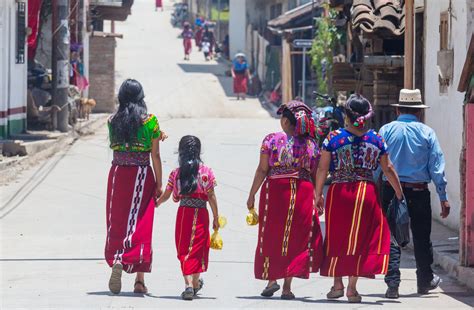 Valoración del aporte guatemalteco al arte universal by Maria Ximena