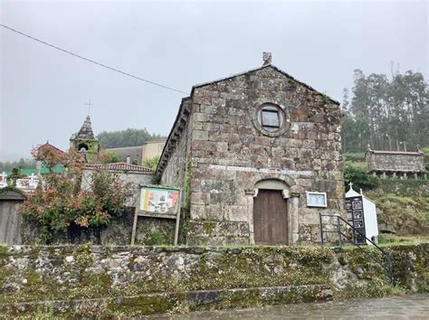 Parroquia y Cementerio de Santa María de Morquintián en Muxía