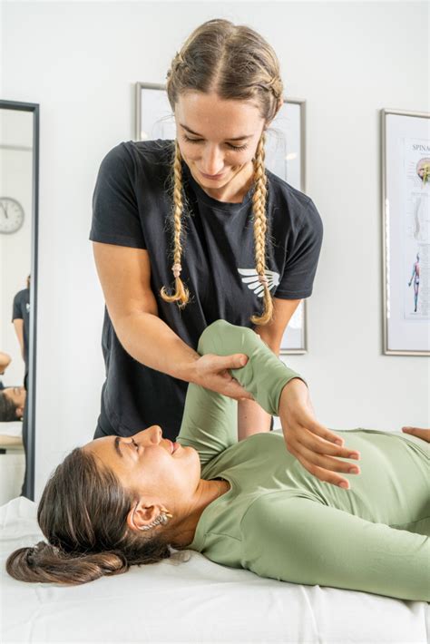 Guide To Physical Therapy For Shoulder Impingement Syndrome