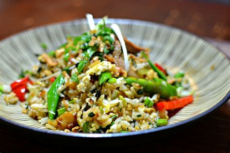 L authentique recette du riz sauté au poulet thaïlandais Khao Pad Kai
