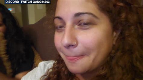 Twitch Streamer Naked In Her Bed And Accidentally Flash Her Boobs For