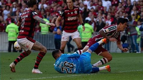 Fluminense Vence O Flamengo Em Cl Ssico Marcado Por Expuls Es Minha