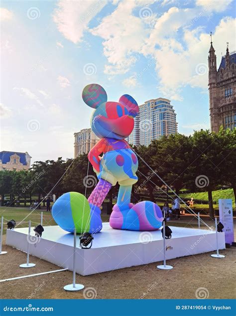 Art Macao Cotai Macau Parisian Garden Jason Naylor Colorful Mickey