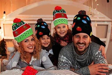 Los gorros con los mejores diseños navideños para no pasar frío este