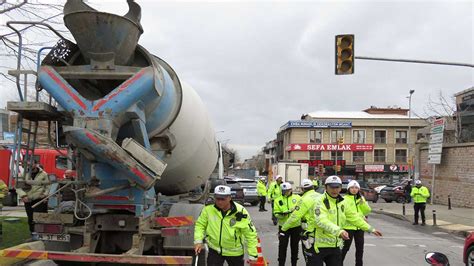 Ataşehir de feci kaza Beton mikseri mendil satan kadını ezdi