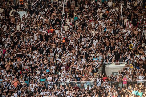 Vasco anuncia 50 mil ingressos vendidos para clássico Flamengo