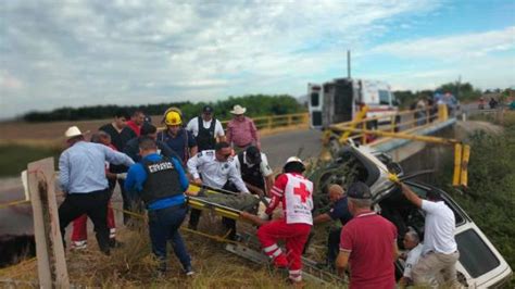 Accidente deja dos mujeres lesionadas en Angostura la camioneta quedó