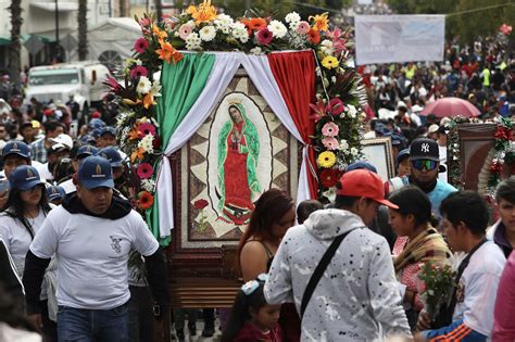Mexicanos Llenan La Bas Lica Para Festejar A La Virgen De Guadalupe