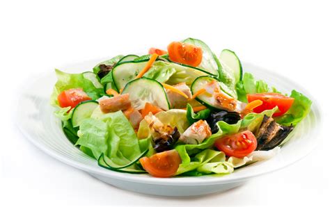 Zeleninový salát s kuřecím masem a zákyskou recept
