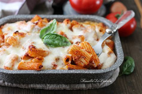 Pasta al forno con ragù e besciamella primo piatto al forno