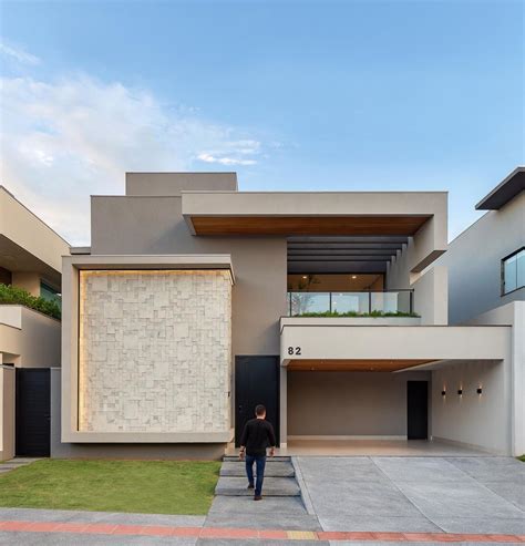 Fachada contemporânea cinza volumetria e revestimento 3D