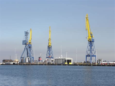 Cranes At Belfast Dock HENRY CLARK Cc By Sa 2 0 Geograph Britain