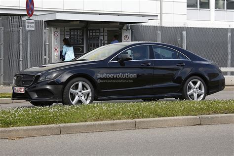 Mercedes Benz CLS C218 Facelift Spied With Negligible Camo