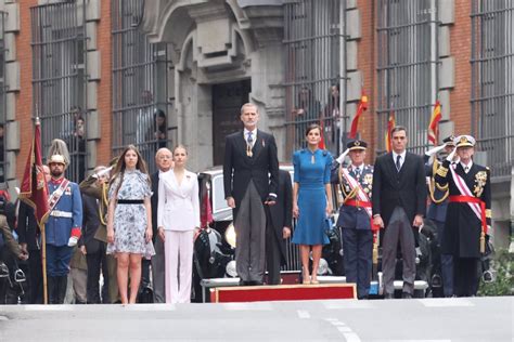 La Princesa Leonor guiño a la Reina Letizia con un impecable traje