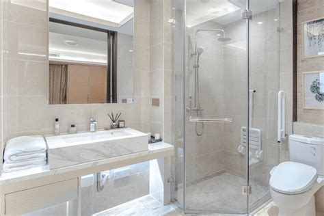 Consejos profesionales para saber cómo limpiar el baño de forma