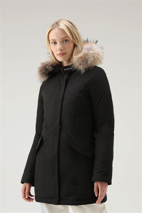 Women S Arctic Parka In Urban Touch With Detachable Fur Black Woolrich Us