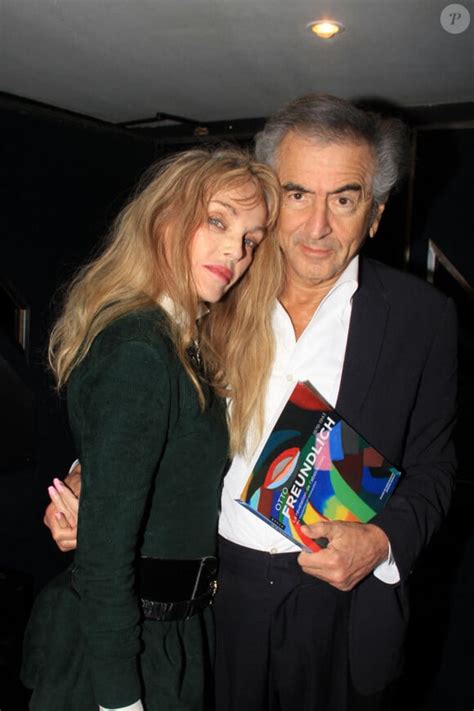 Vid O Bernard Henri L Vy Et Arielle Dombasle Piscine Jardin