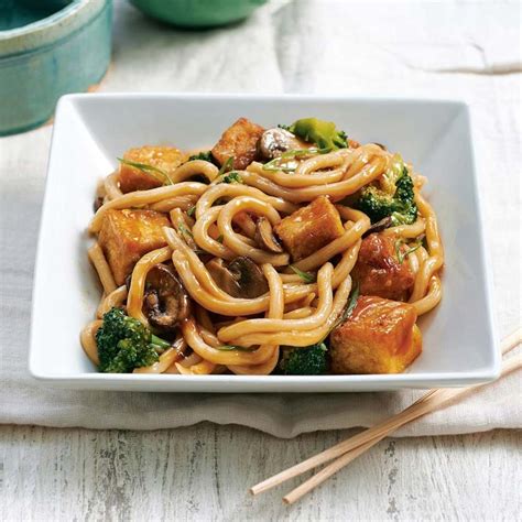 Recette De Nouilles Au Tofu Croustillant Et L Gumes Saut S