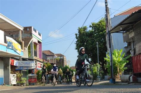 Gowes Bareng Cara Persit KCK Cab XVI Dim Ponorogo Tingkatkan