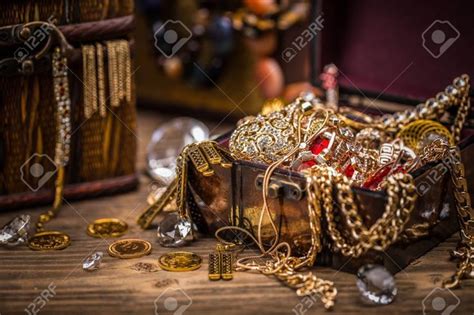 Pirate Trésor Coffre Plein De Bijoux Banque D Images Et Photos Libres