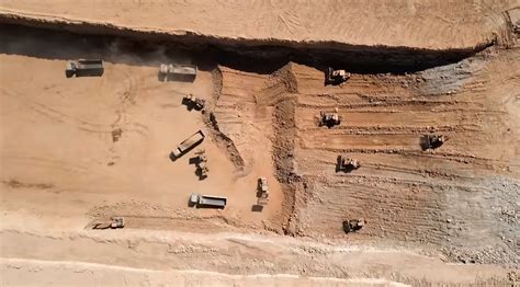 El video de construcción de The Line la ciudad más futurista en Arabia