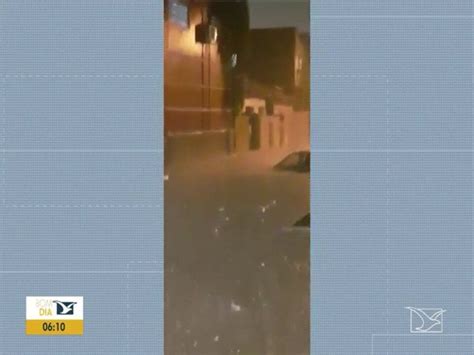Chuva forte alaga vias e deixa motoristas ilhados em São Luís