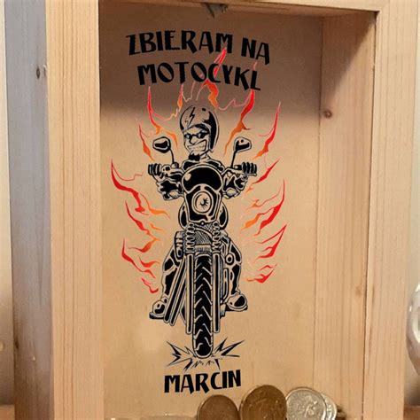 Drewniana skarbonka z szybką Motoholik Specially4u pl Prezenty