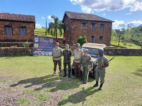 Exército reencena o 1º Tiro de artilharia da FEB Força Aérea