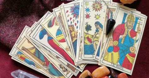 Cómo leer las cartas de tarot Paso a paso