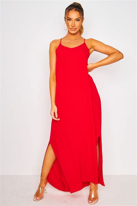 Robe longue et ample rouge à fines bretelles croisées Brentiny Paris